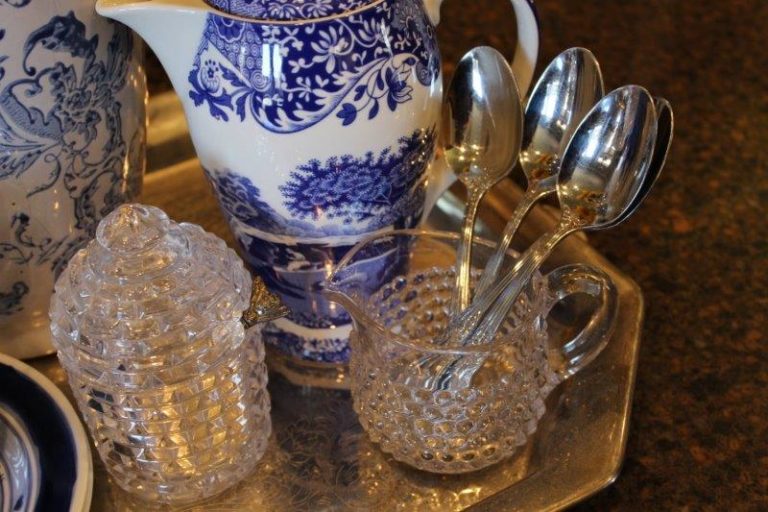 CREATING A BEAUTIFUL KITCHEN VIGNETTE - Belle Bleu Interiors