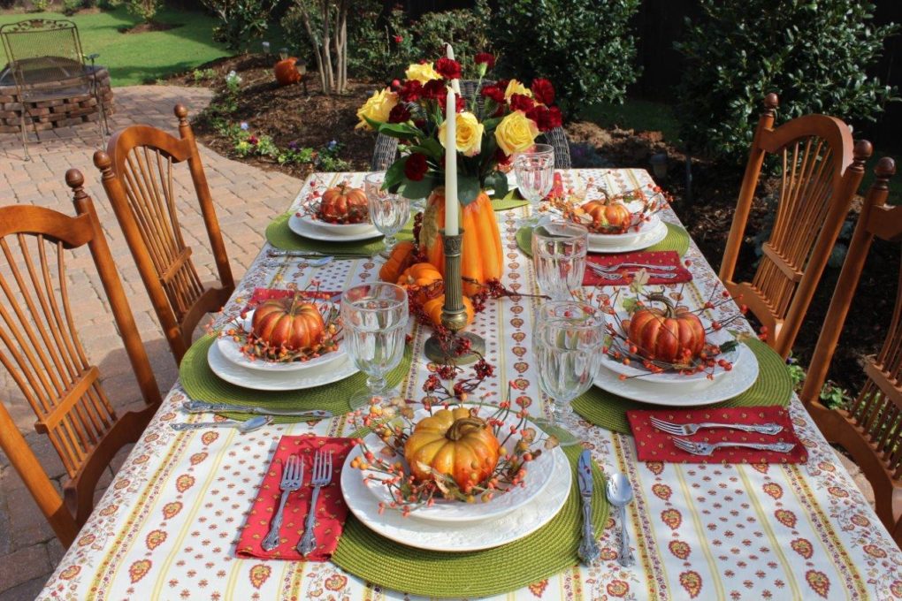 AN OUTDOOR AUTUMN TABLESCAPE - Belle Bleu Interiors