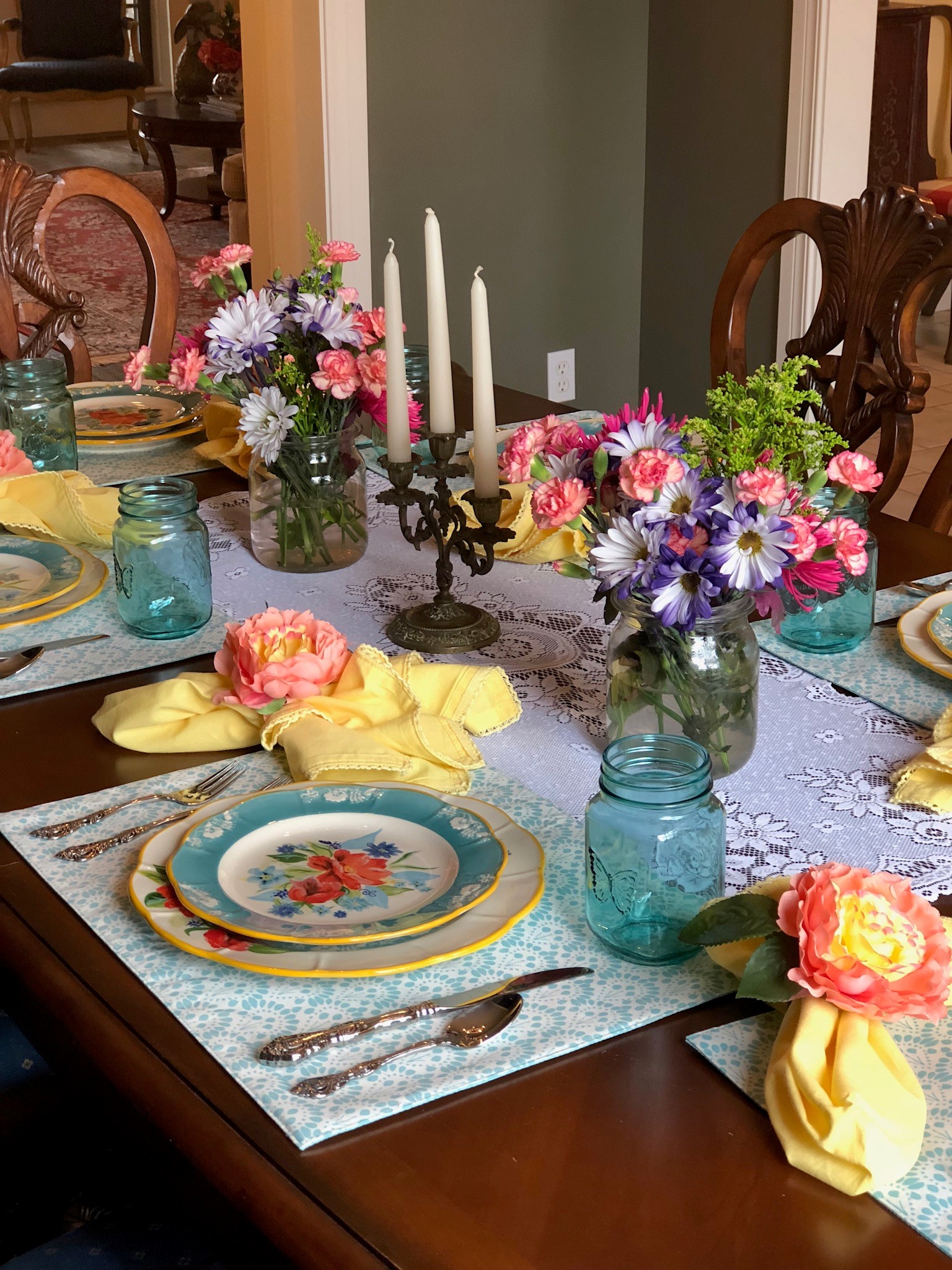 Happenings and a Pretty Spring Table - Belle Bleu Interiors