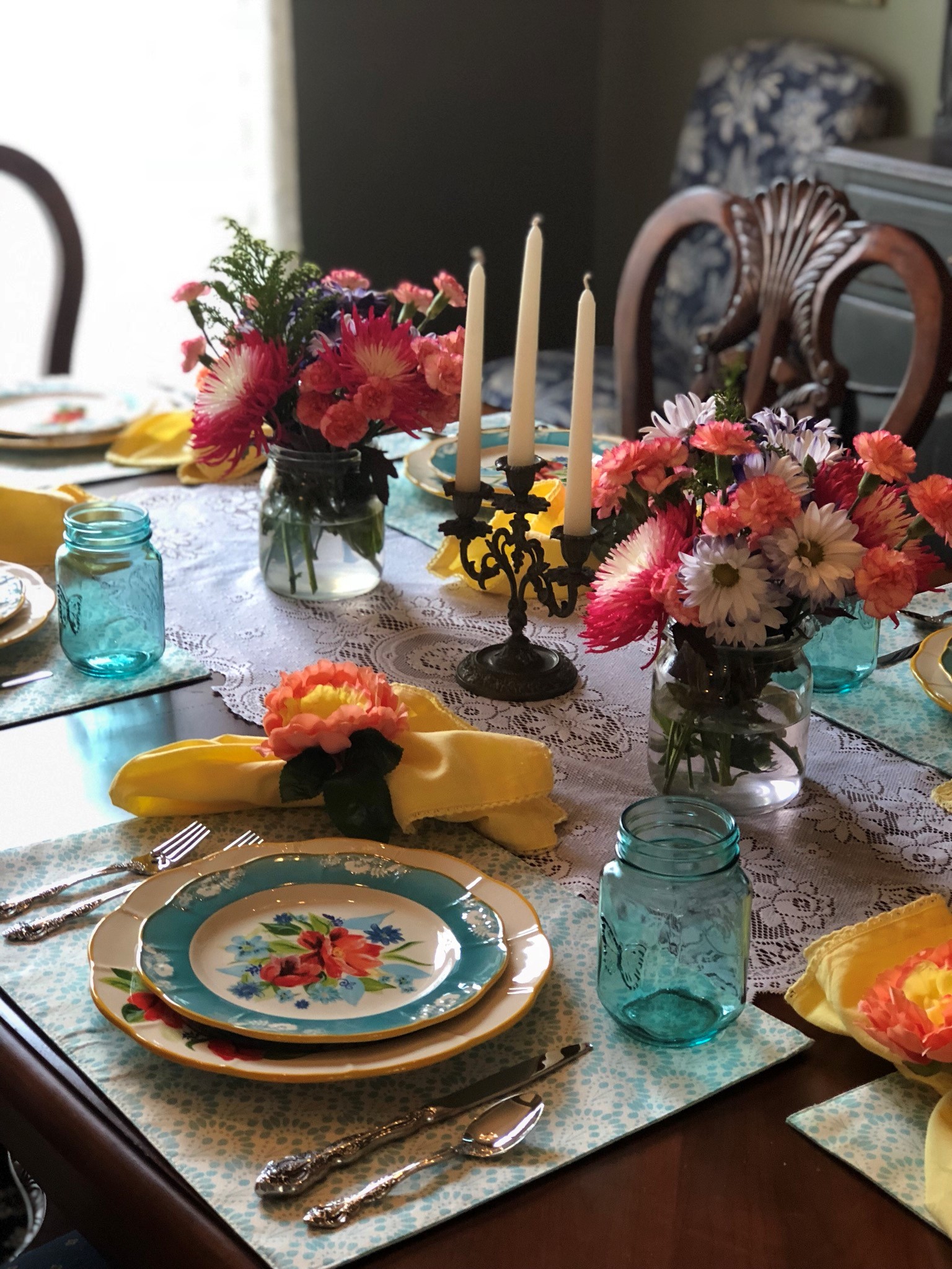 Happenings and a Pretty Spring Table - Belle Bleu Interiors